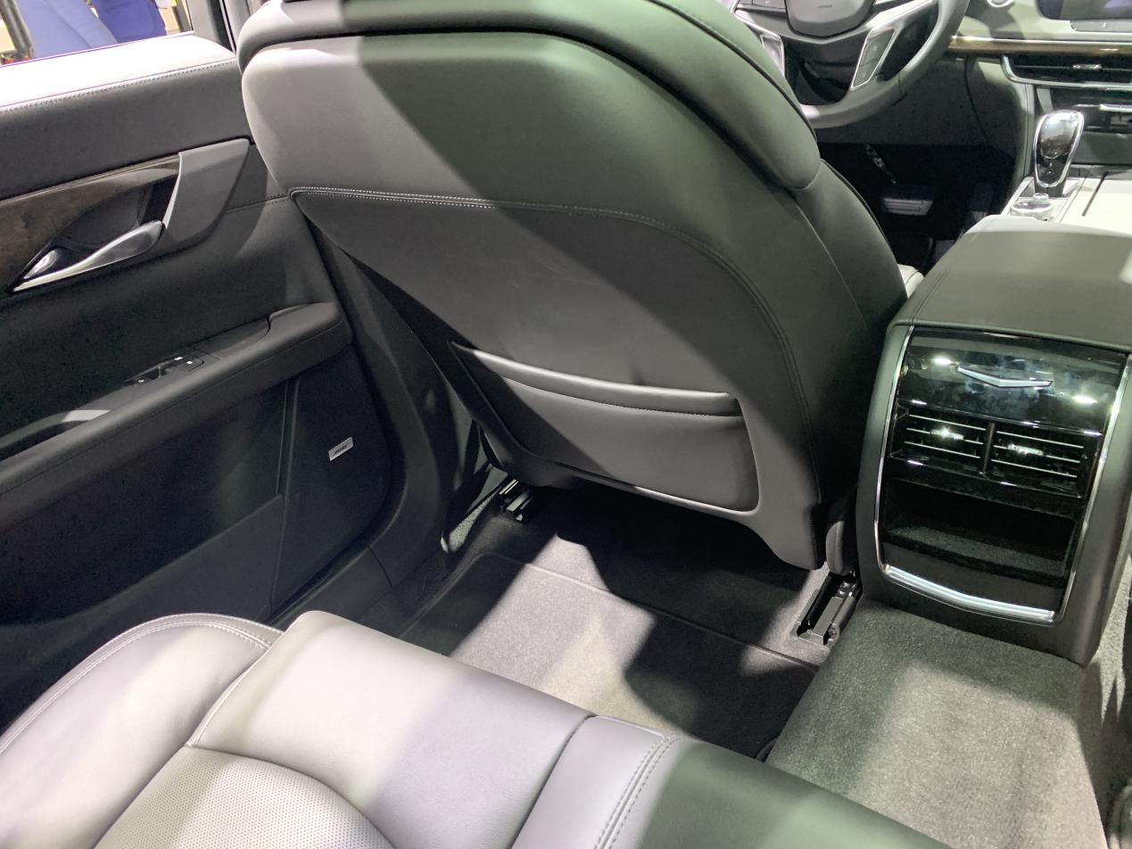 不到30万享美式豪华，凯迪拉克CT6让人眼前一亮，标配2.0T+10AT_百科TA说