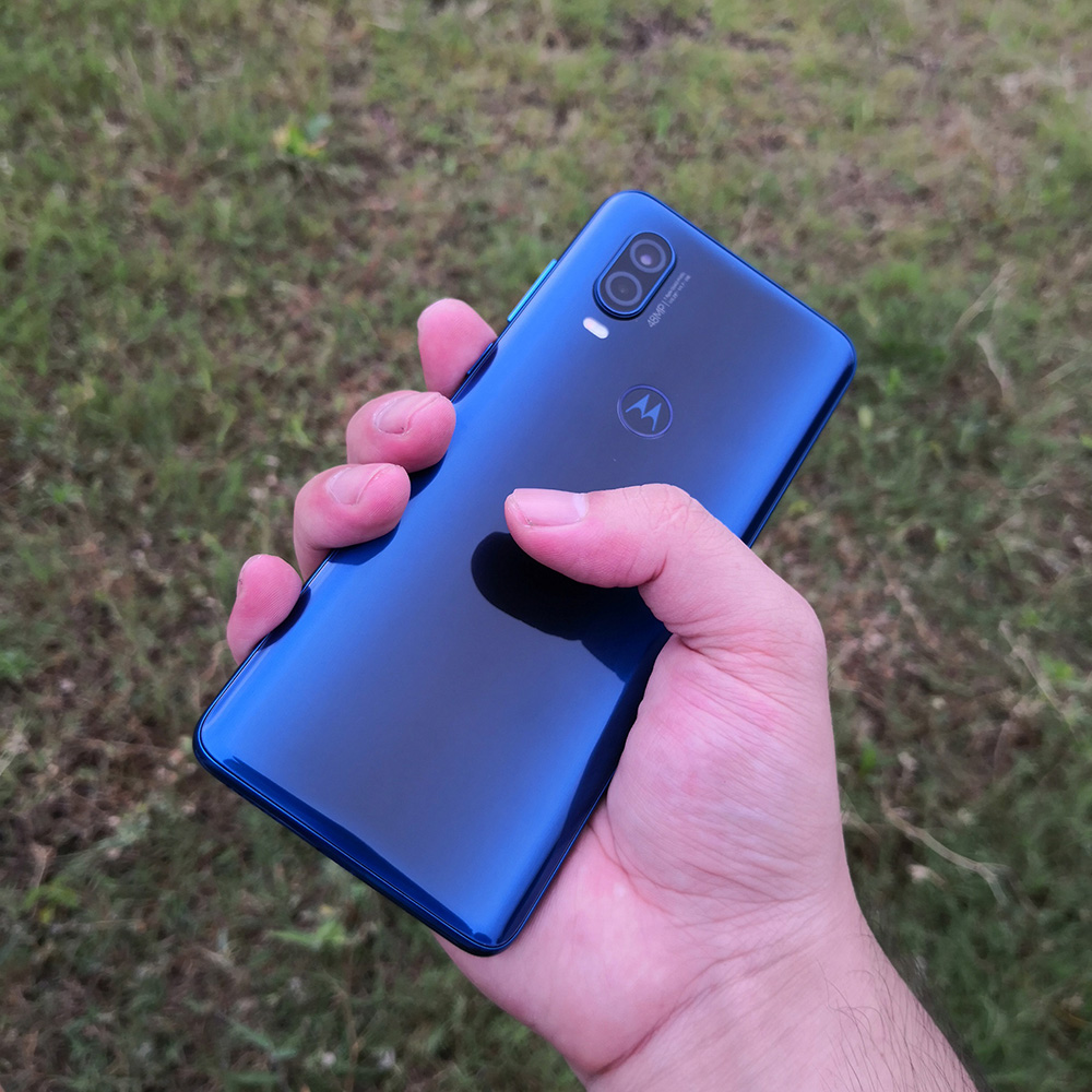 摩托罗拉P50评测：实用超宽屏，手感和拍照超预期_百科TA说