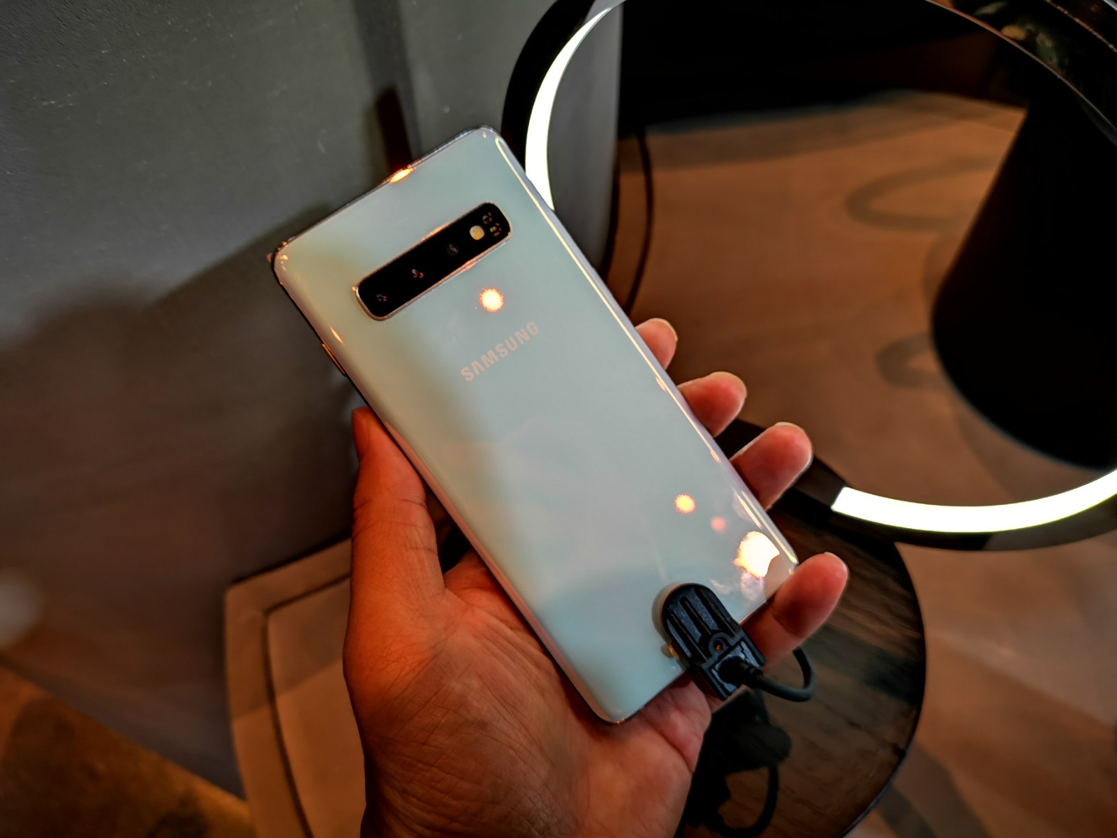 2019年安卓真旗舰，三星Galaxy S10e/S10/S10+现场上手体验_百科TA说