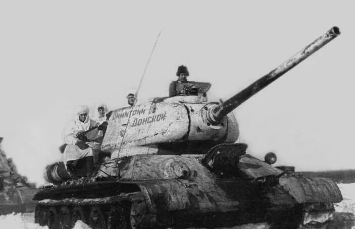 明明威力更强的德军虎式坦克，却为何打不过苏军的T34坦克_百科TA说