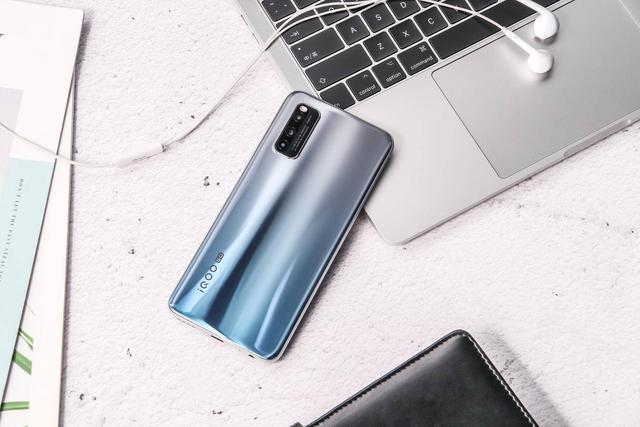 天玑1000Plus和144Hz的“混合双打”，iQOO Z1让我感受了“顺滑”_百科TA说