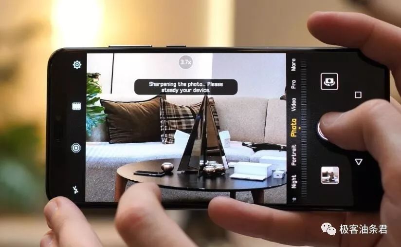 三星A9s对阵华为P20，后置四摄很强势，徕卡双摄依然不虚？_百科TA说