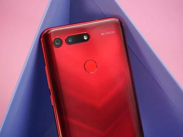 荣耀v20疯狂促销！麒麟980＋4800万AI拍摄！两千出头很划算！_百科TA说