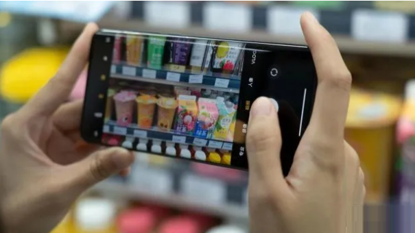 价格相差300元，华为Mate40对比小米10至尊版，谁更值得买？_百科TA说