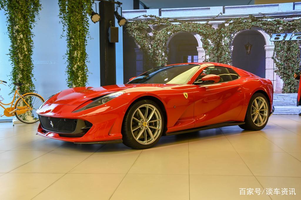 2020款“法拉利812”，V12引擎的“猛兽”，抵挡不住的诱惑_百科TA说