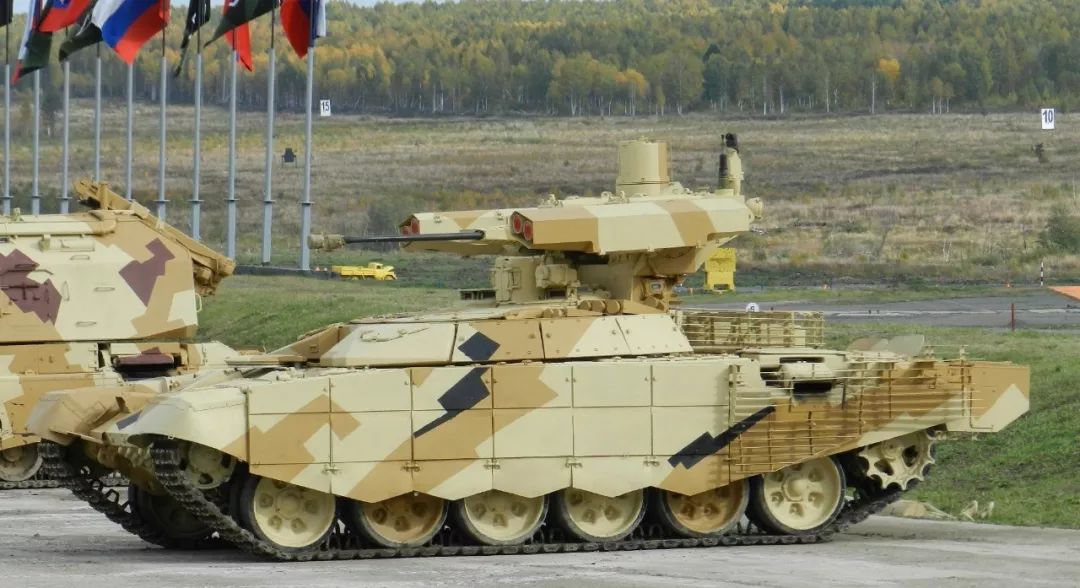 再次亮相59魔改QN-506“陆战之王”，这款“点灯神车”该如何使用_百科TA说