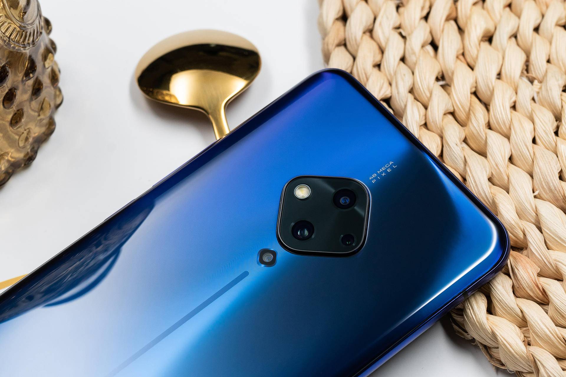 属于年轻人的vivo S5，兼具颜值和拍照，一组美图带你欣赏它_百科TA说