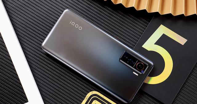 获水桶机殊荣需要具备哪些素质？iQOO 5综合表现堪称标准答案_百科TA说