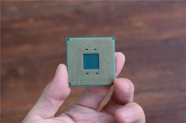 AMD新锐龙APU首曝：最高8核心16线程、1280流处理器_百科TA说