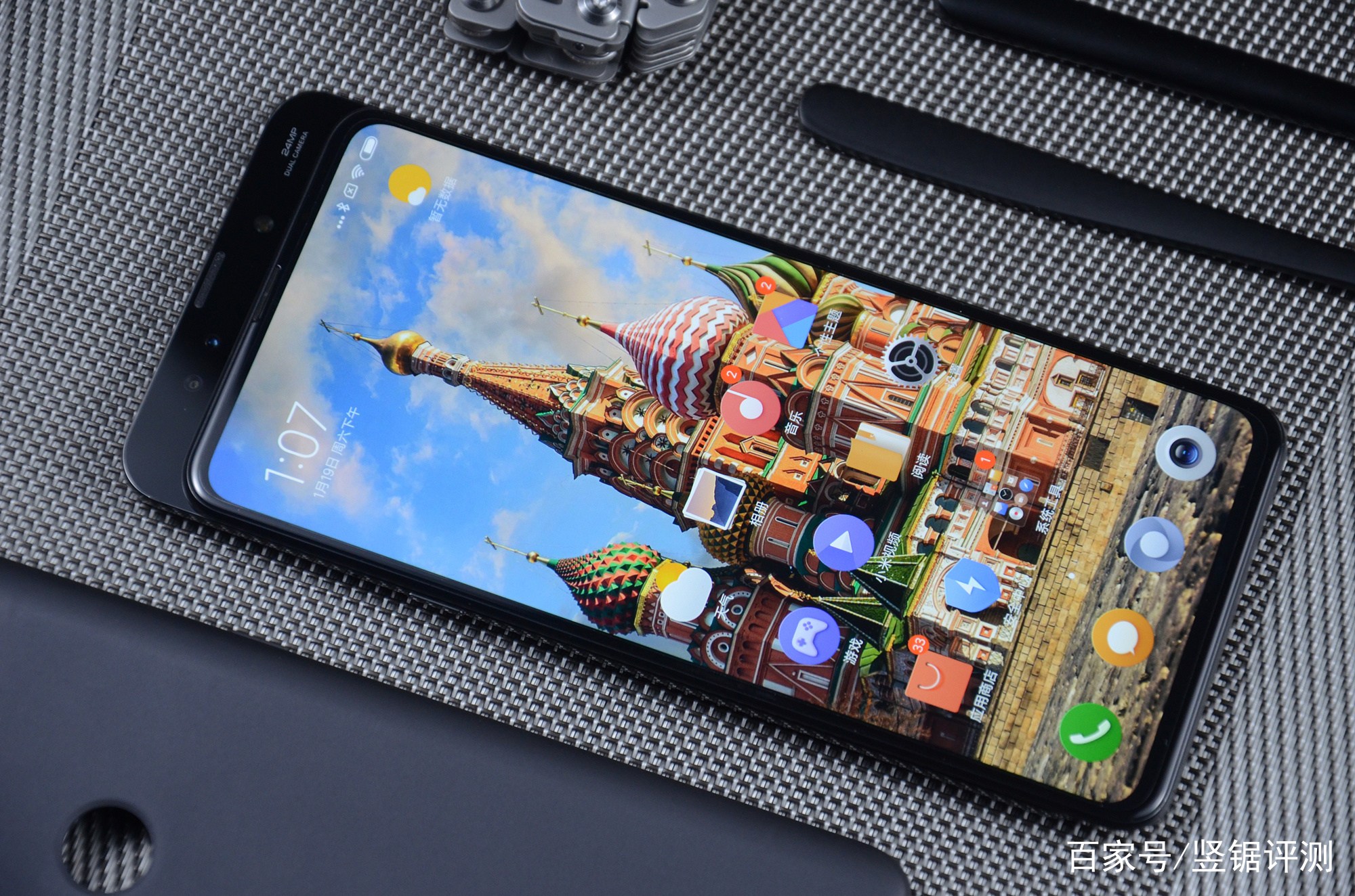 小米MIX 3神兽保护壳上手！秒变故宫特别版？_百科TA说