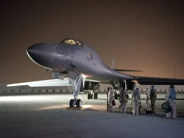 枪骑兵传奇：堪称美军战略急先锋的B1b轰炸机_百科TA说