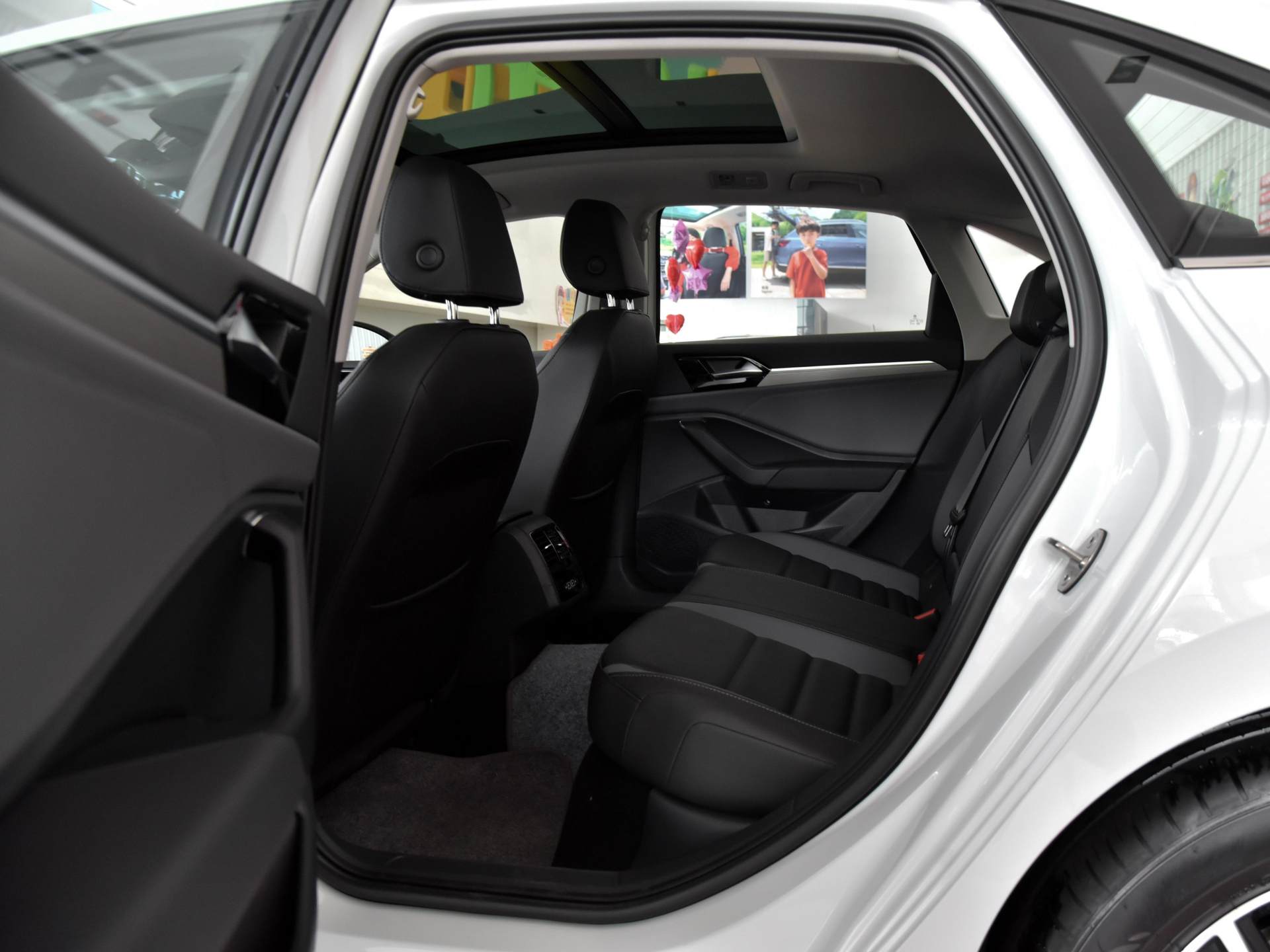 紧凑家轿品质的“天花板”，轴距2731mm超雷凌，1.4T油耗低至5.6L_百科TA说