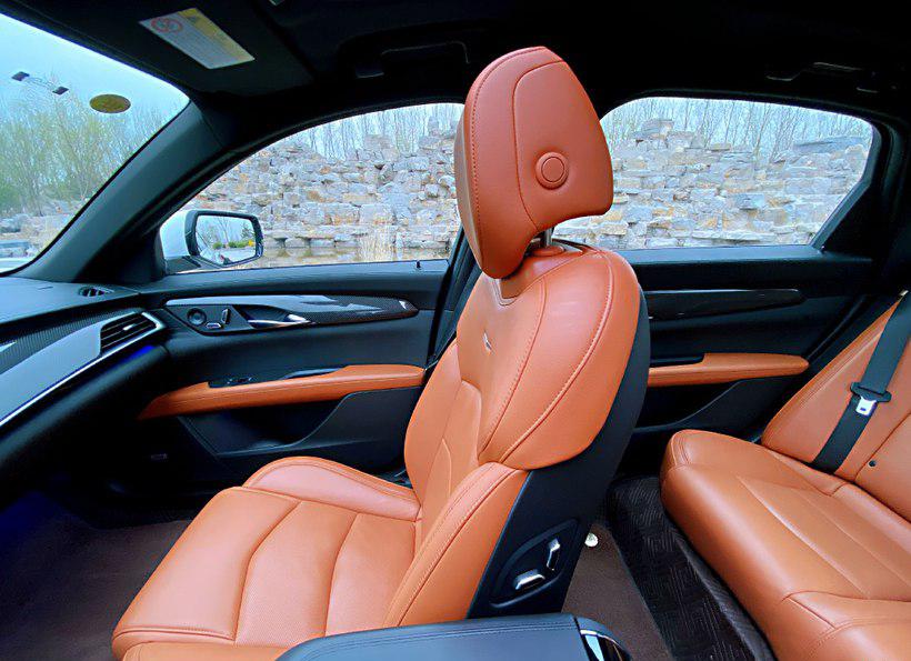 38万的凯迪拉克CT6贵吗？刚开2个月，车主直白地谈了用车心得_百科TA说