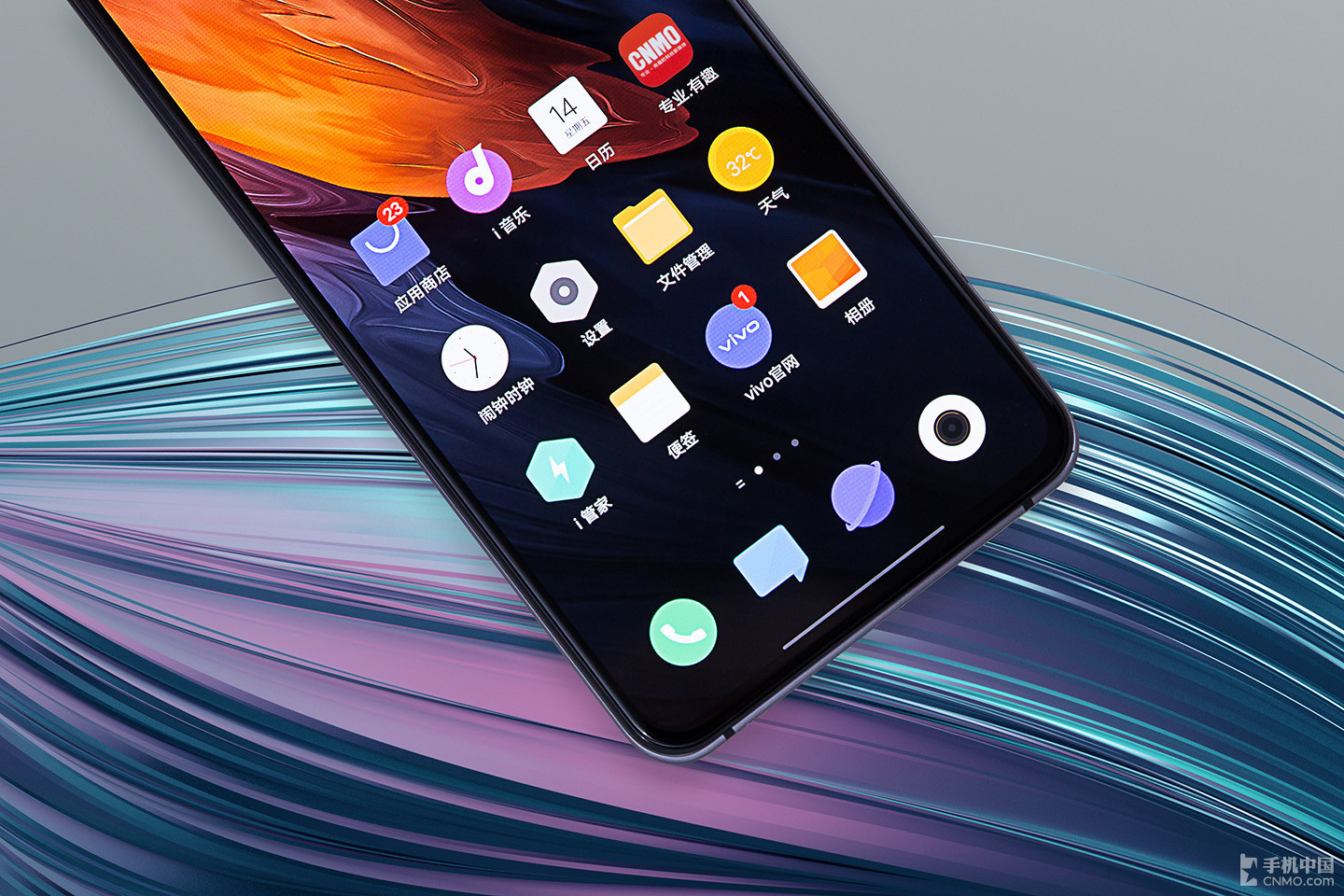 iQOO 5图赏：这是一场速度与激情的正面碰撞_百科TA说