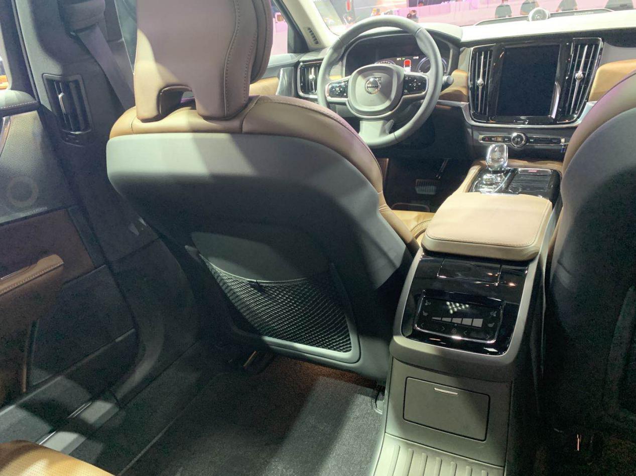 成都车展惊喜不断，全新沃尔沃S90重磅登场，配备水晶档把很吸睛_百科TA说