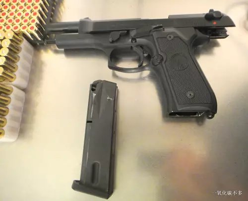 子弹风暴：体验《英雄本色》发哥的神器伯莱塔92_百科TA说