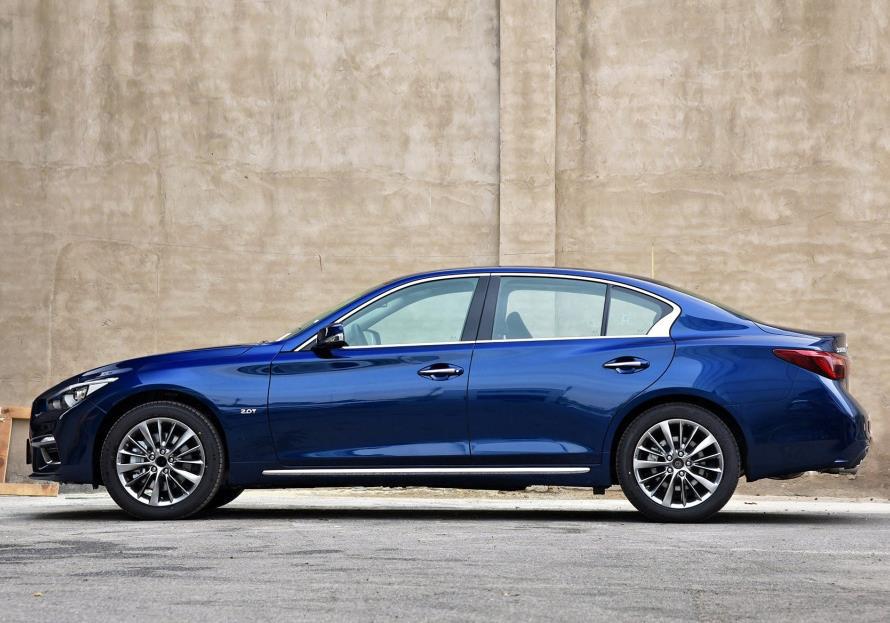 英菲尼迪Q50L到底怎么样？开了2400公里后，车主说了用车感受_百科TA说