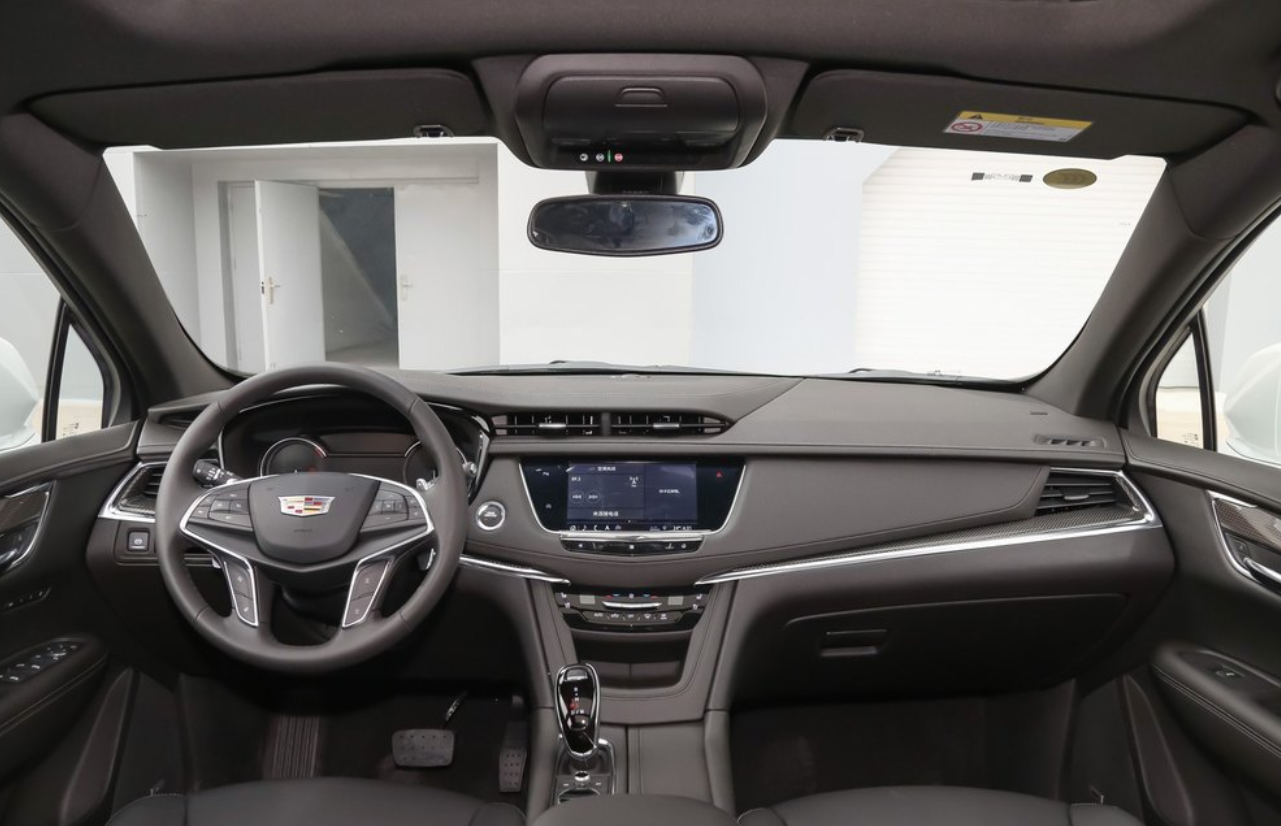 凯迪拉克XT5最高降6万，配2.0T+高配置，30天卖出8796辆_百科TA说