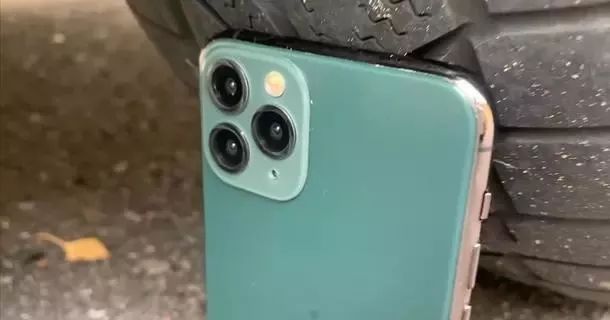 iPhone11 Pro车轮碾压！高配低配差太多？_百科TA说