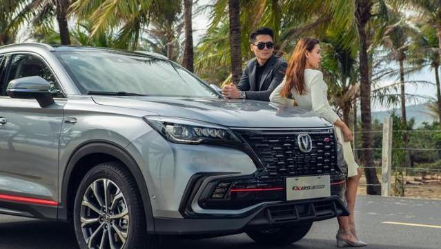 搭载2.0T+8AT，长安CS85COUPE上市，售11.99万起_百科TA说