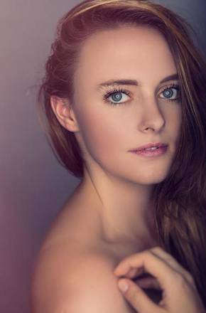 Courtney Hart_百度百科