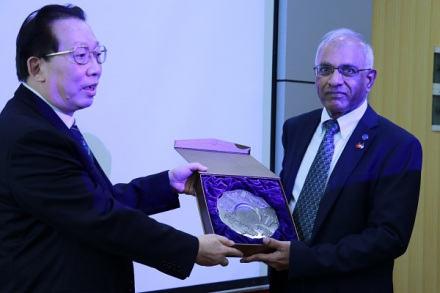 吉恩·雷迪_百度百科