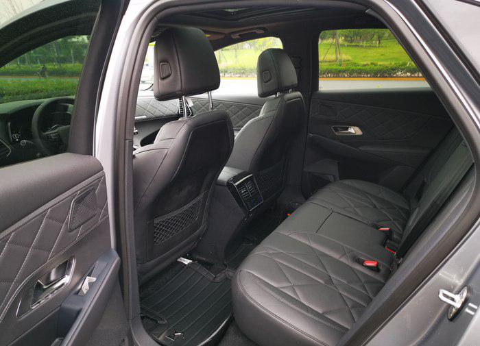 全款26万下定决心怒提DS7，用车30天后，车主说了实在话_百科TA说