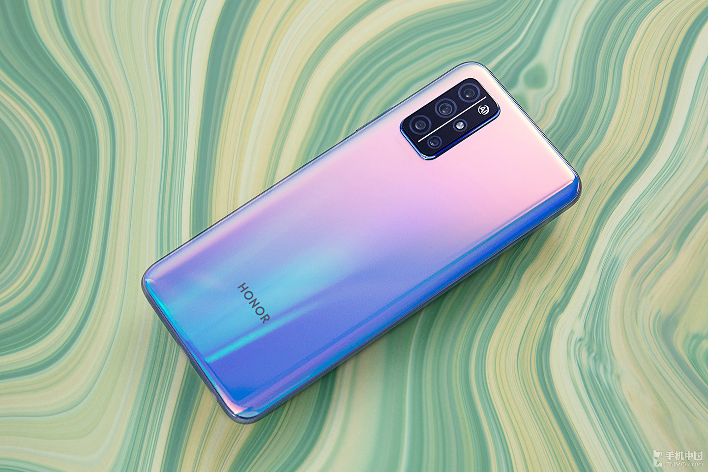 荣耀30S图赏：梦幻蝶羽加身 感受麒麟820的美由“芯”生_百科TA说