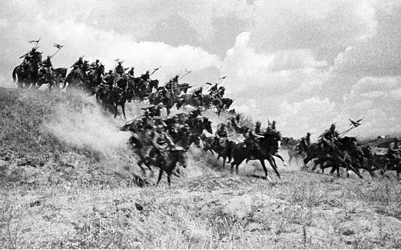 纳粹德国闪击波兰时，英法坐拥百余万军队，为何没采取任何行动？_百科TA说