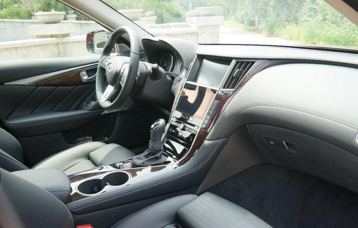 25万如何选车？凯迪拉克ATSL或者英菲尼迪Q50L？看完你就知道了_百科TA说