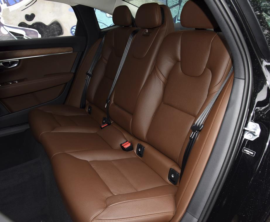 花37万买了沃尔沃S90，1个月跑了1600公里后车主道出十个字！_百科TA说