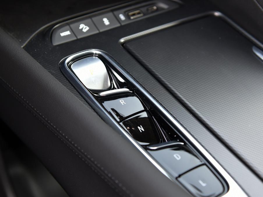 敢与汉兰达叫嚣，油耗7.4L，马力237匹+四驱，别克的神兽上线_百科TA说