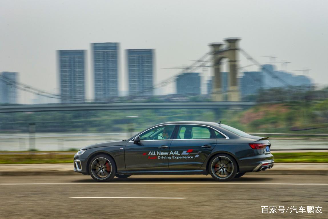 不好意思，占用公共资源 我系船新奥迪A4L！_百科TA说