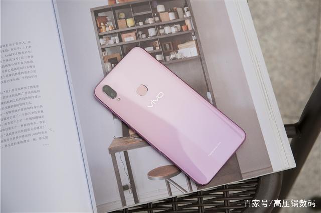 vivo Z3梦幻粉上手：颜值、拍照样样精通，萌爆老夫的少女心_百科TA说