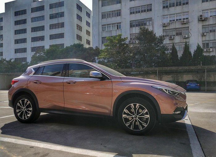 年入28万，买车坚持拿下英菲尼迪QX30，内行人：你选择很明智_百科TA说