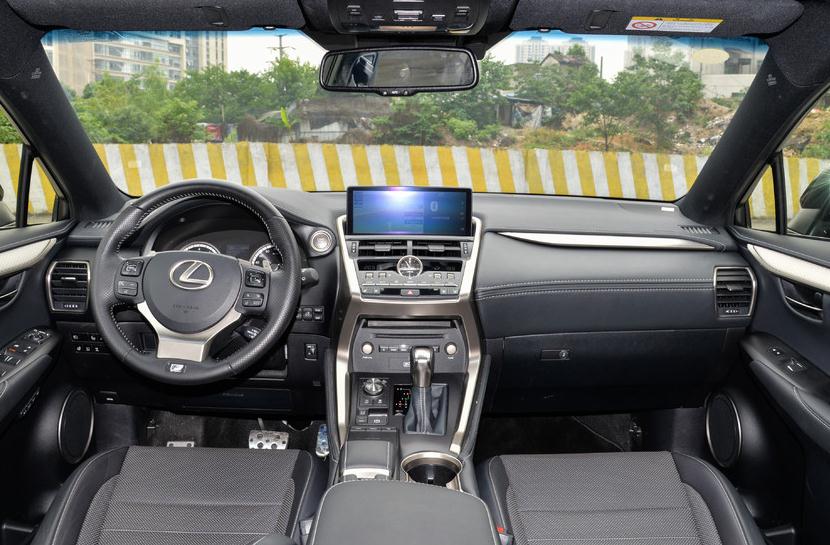 43万什么车好？奥迪Q5L、雷克萨斯NX谁更值得？看完你就了解了_百科TA说