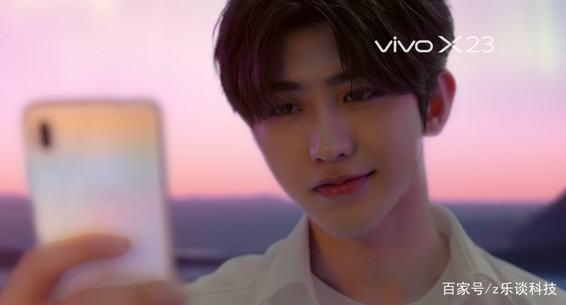 vivo X23幻彩版上手：蔡徐坤和你一起见证最美旗舰_百科TA说
