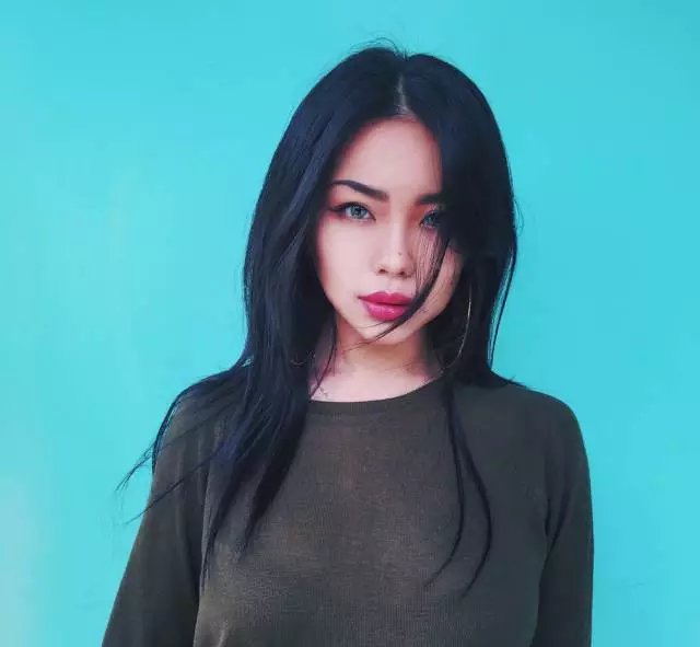 万妮达：漂亮的脸蛋太多，有趣的灵魂太少_百科TA说