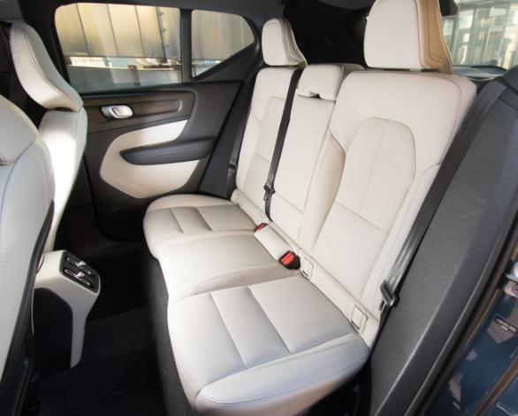 30万的沃尔沃XC40值吗？开了8个月后，车主说了实在话_百科TA说