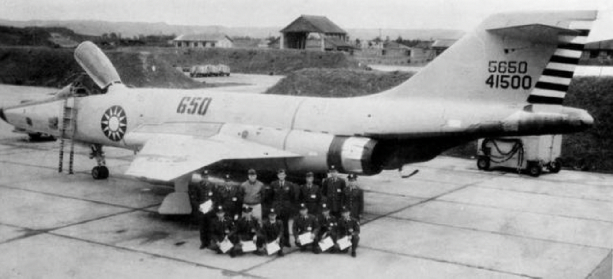 1965年我军飞行员违反禁令，出海歼灭敌机，毛主席得知：有功无过_百科TA说