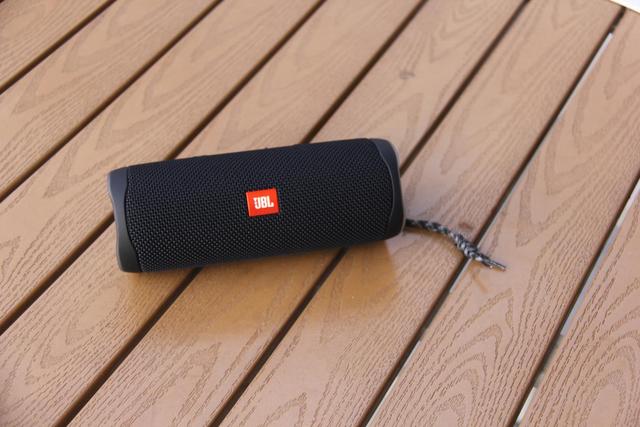 夏日轰趴嗨不停，JBL蓝牙音箱活跃氛围无惧尬聊窘迫！_百科TA说