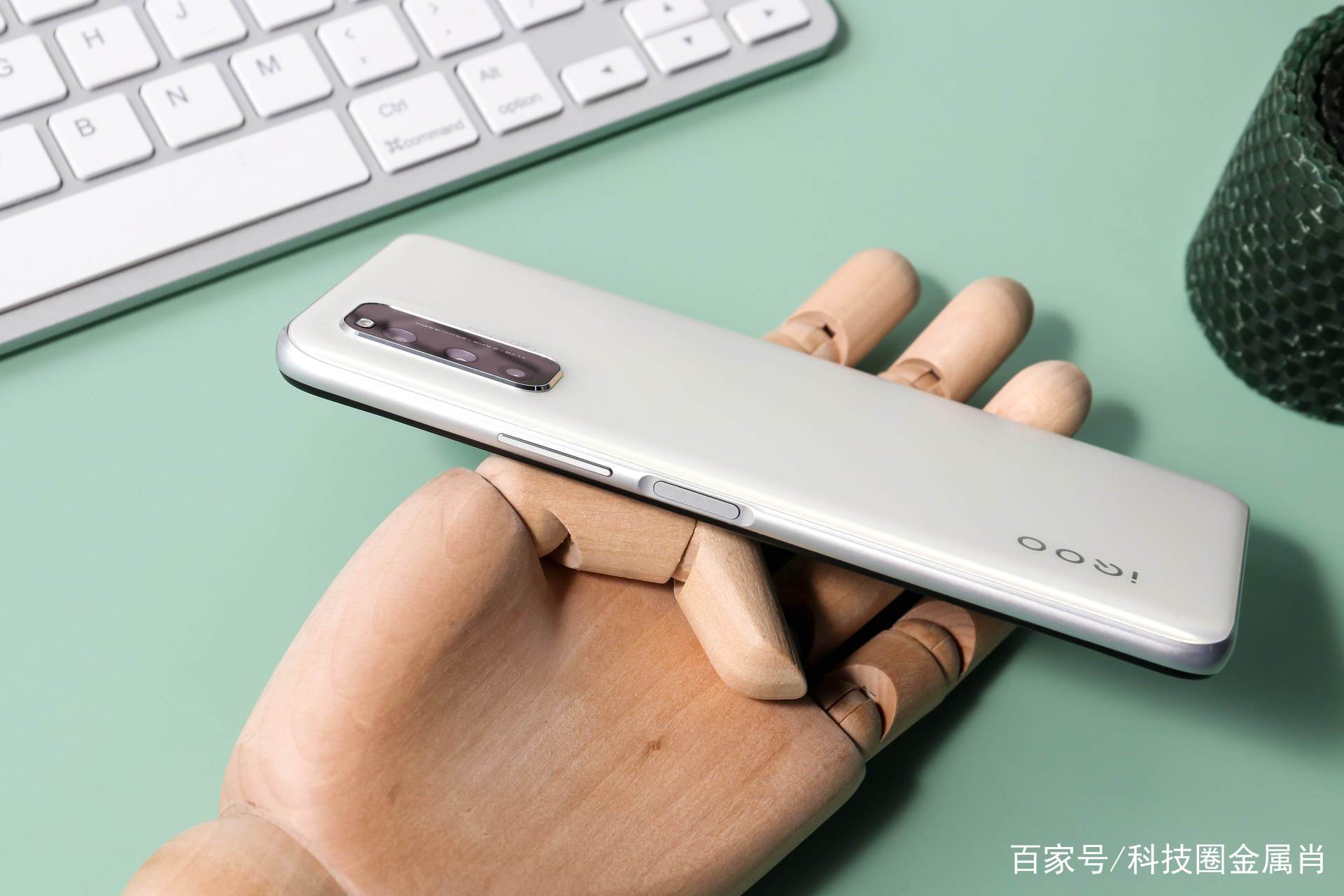 iQOO Neo5 活力版评测，配置全面升级，全场景使用更流畅_百科TA说