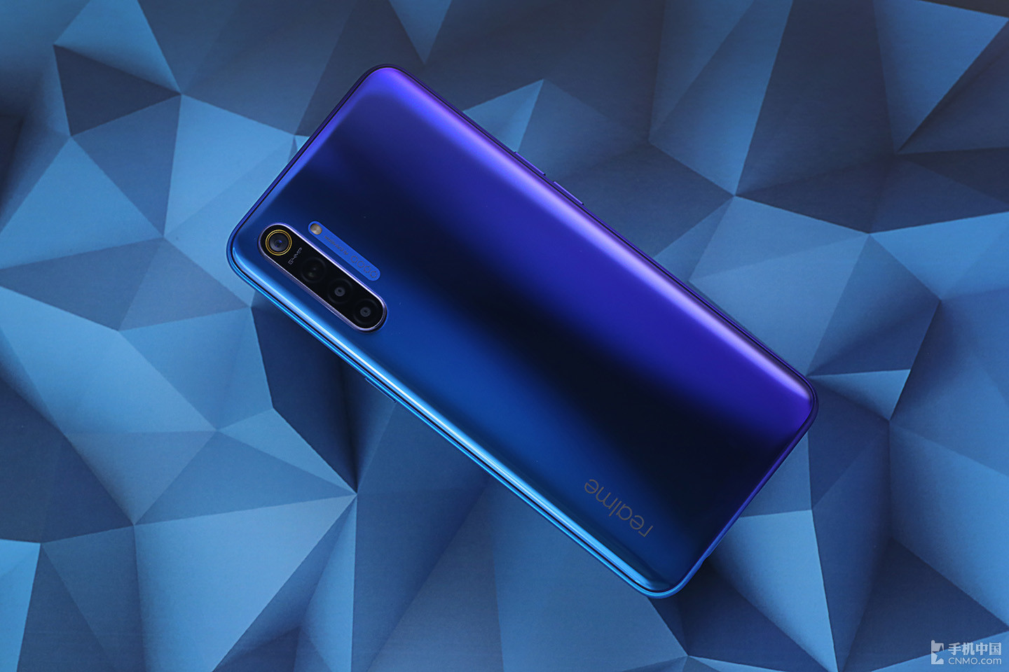 realme XT图赏：惊艳的不只6400万像素 还有它的设计_百科TA说