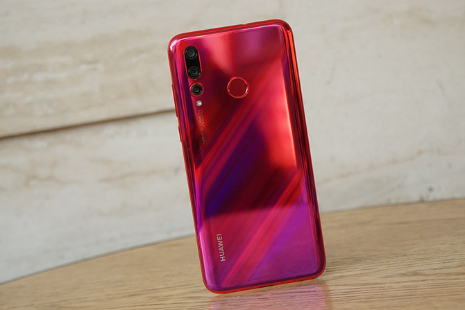 极点全面屏+标配8GB大运存 华为nova4正式发布_百科TA说