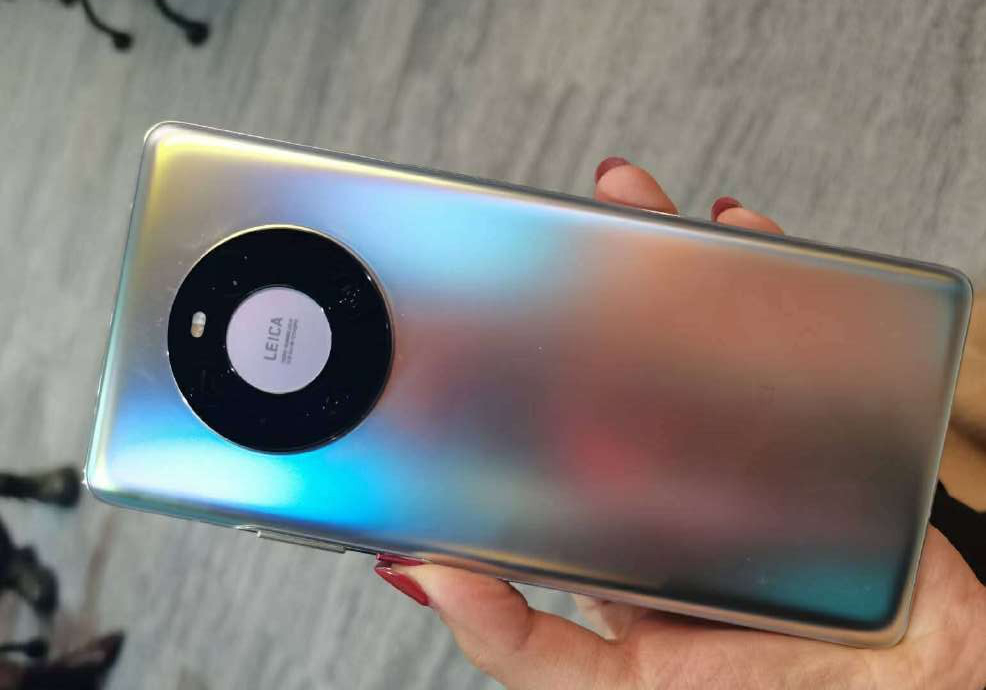 华为Mate40 Pro已有现货，是否值得出手？对比小米11，不要犹豫_百科TA说