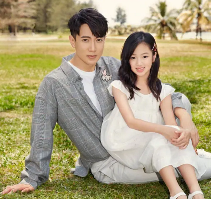 吴尊女儿Neinei长大了，气质出众长相大变样，近照撞脸钟丽缇_百科TA说