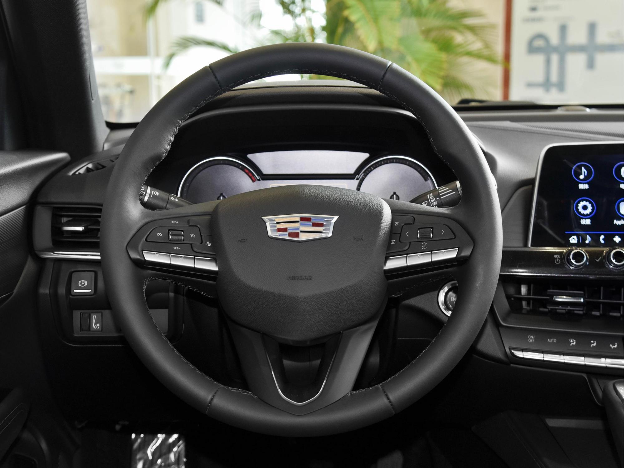 24万起售，实拍凯迪拉克CT4，配主动降噪，2.0T+8AT！_百科TA说