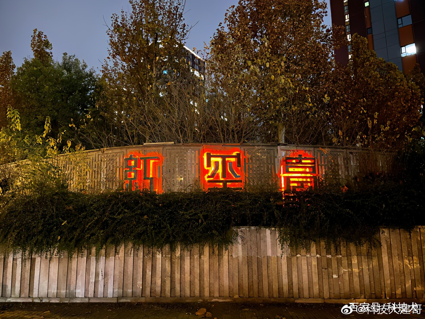 iPhone 12 mini主摄对比华为Mate40 Pro_百科TA说