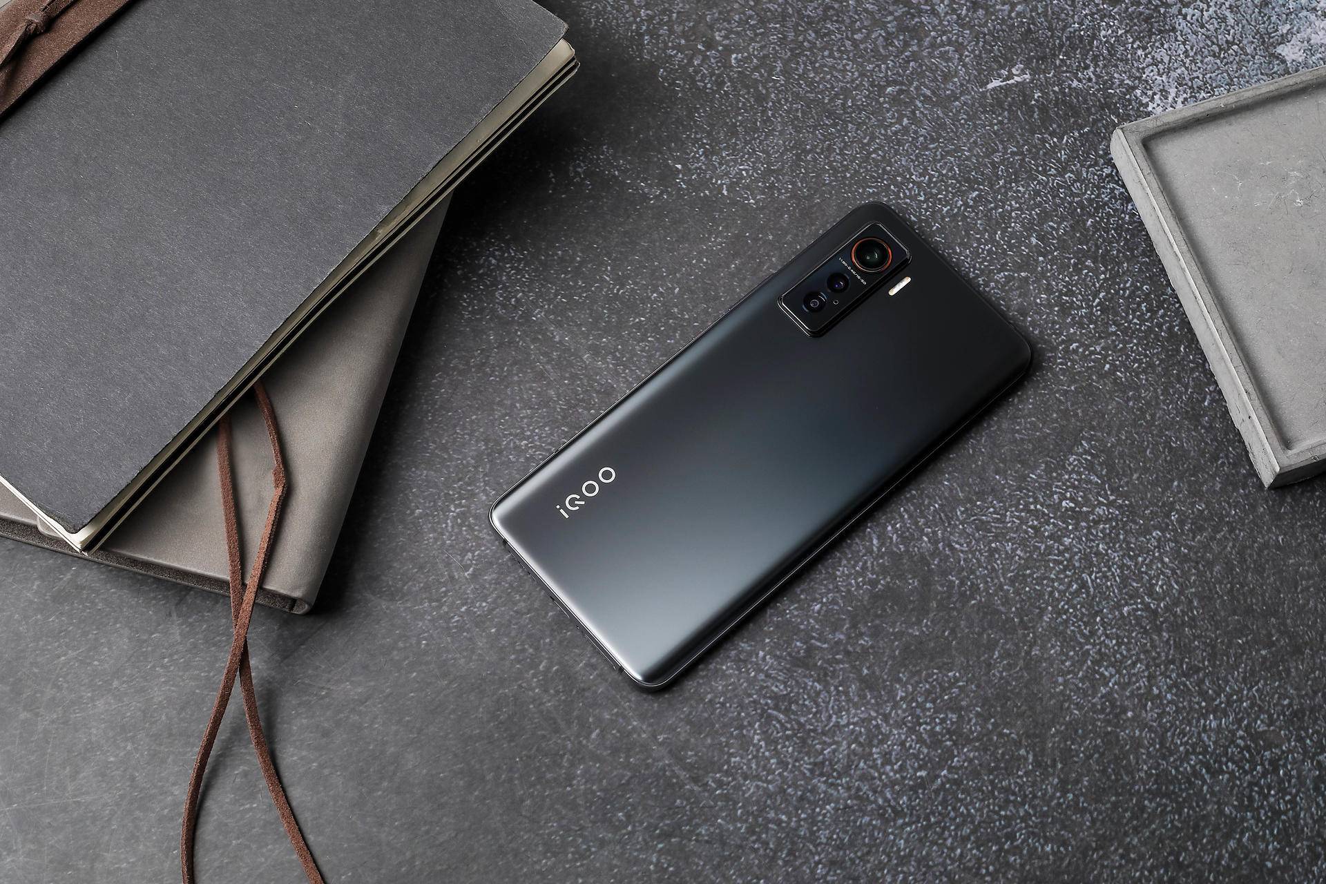 全能旗舰iQOO 5图赏：性能强悍，这就是你想要的款_百科TA说