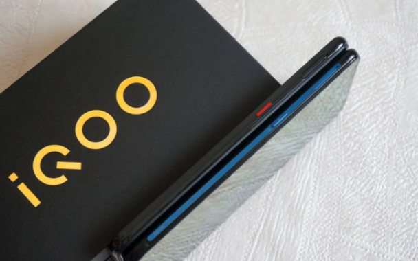 小米11迎来竞争对手，iQOO新机渲染图亮相，比iPhone12更漂亮_百科TA说